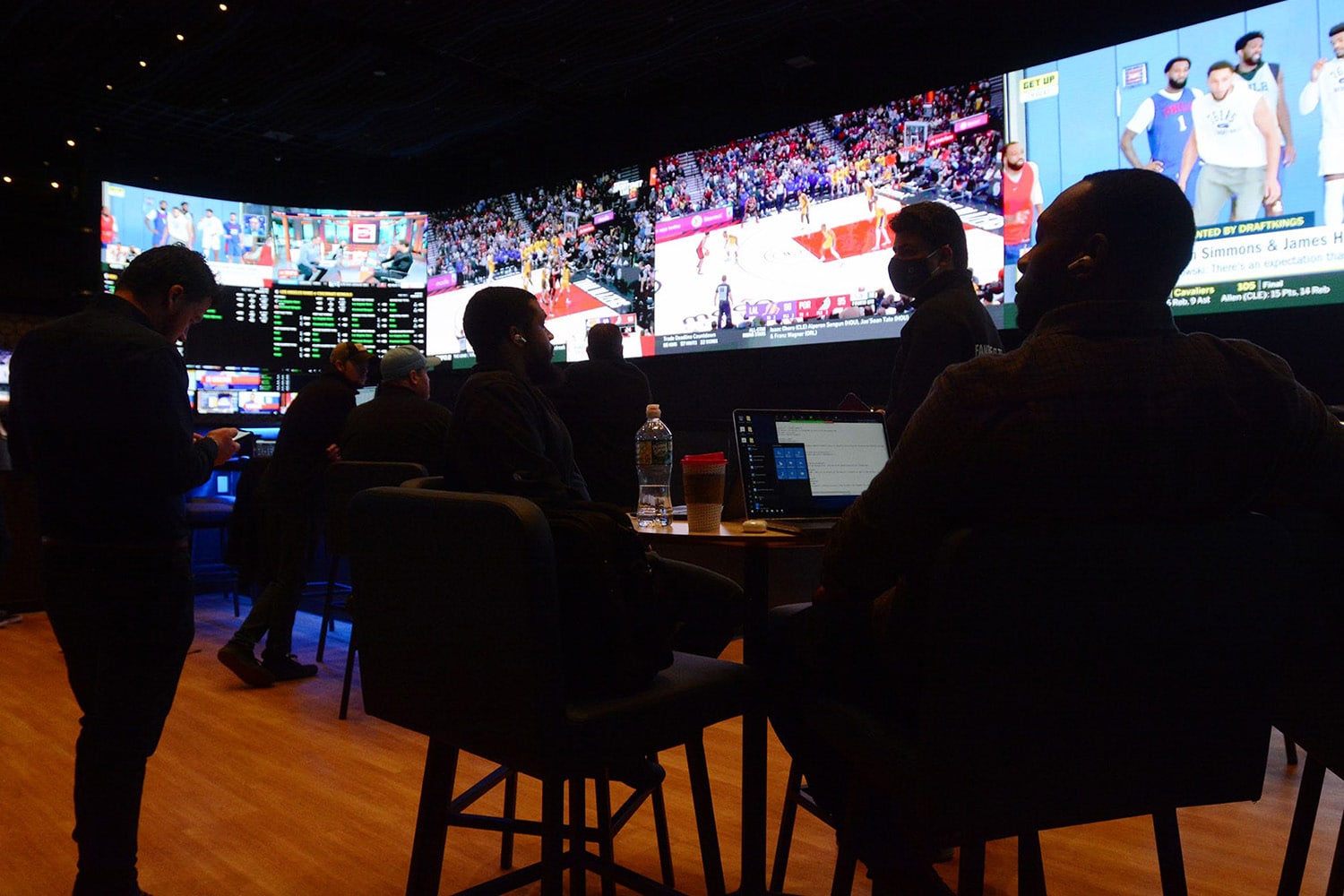 New York Tops $16B Sports Betting Year With Record Month