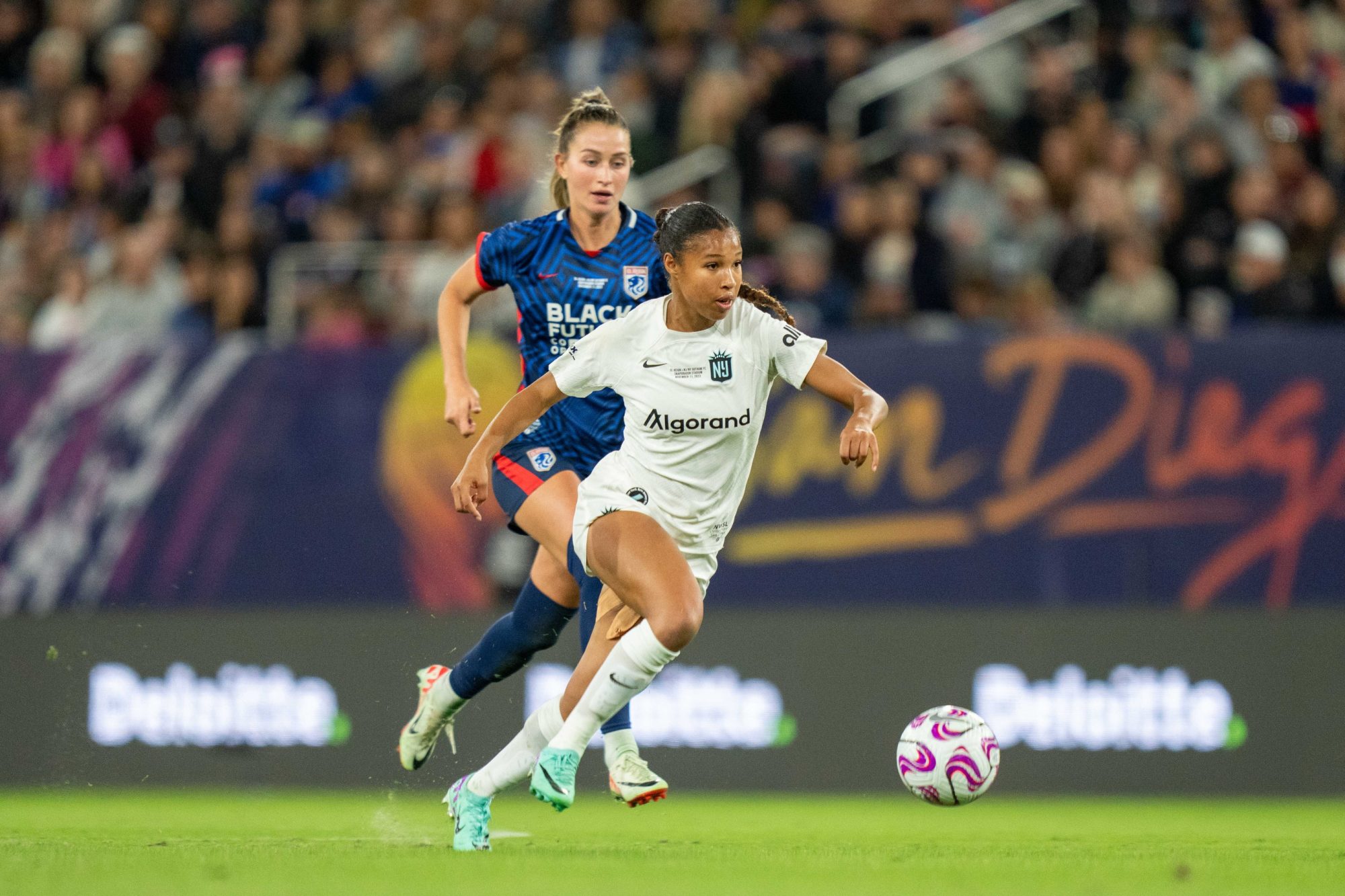 Midge Purce, Alexis Ohanian Pair on ‘The Offseason’