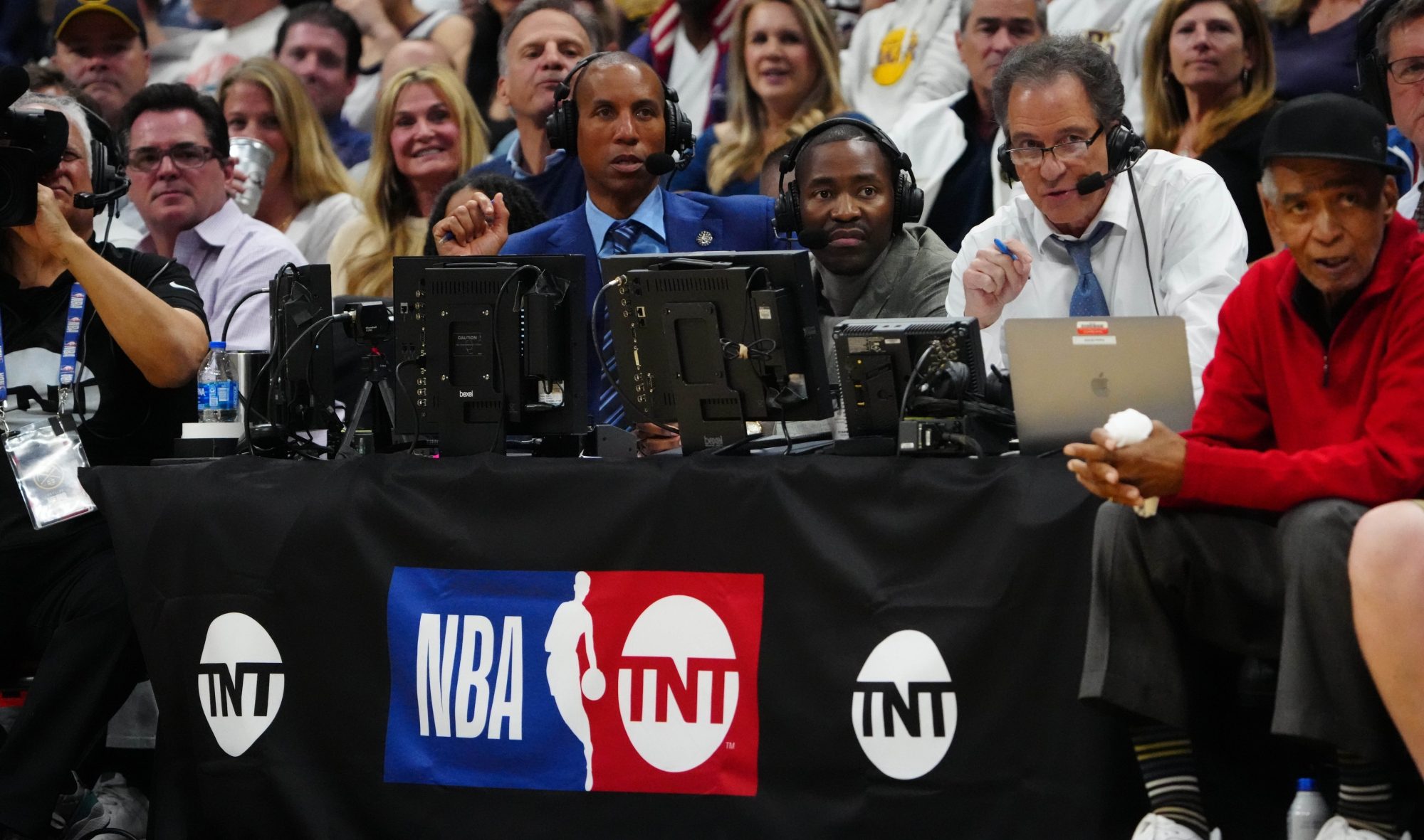 NBC Ready to Spend Billions to Elbow Turner, TNT Out of NBA