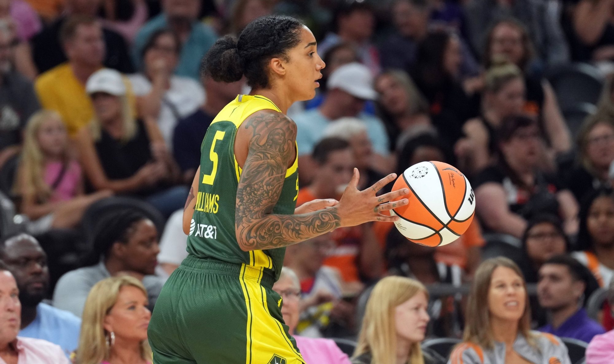 French Star Gabby Williams Blasts WNBA’s Low Salaries