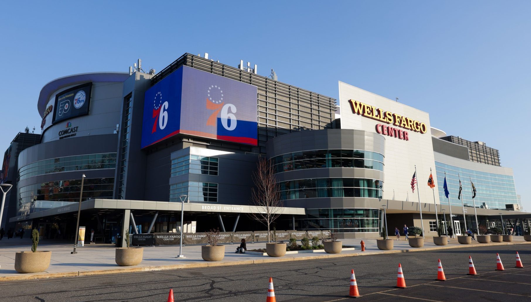 After Getting Sixers to Stay, Comcast Puts Its Own Name on Arena