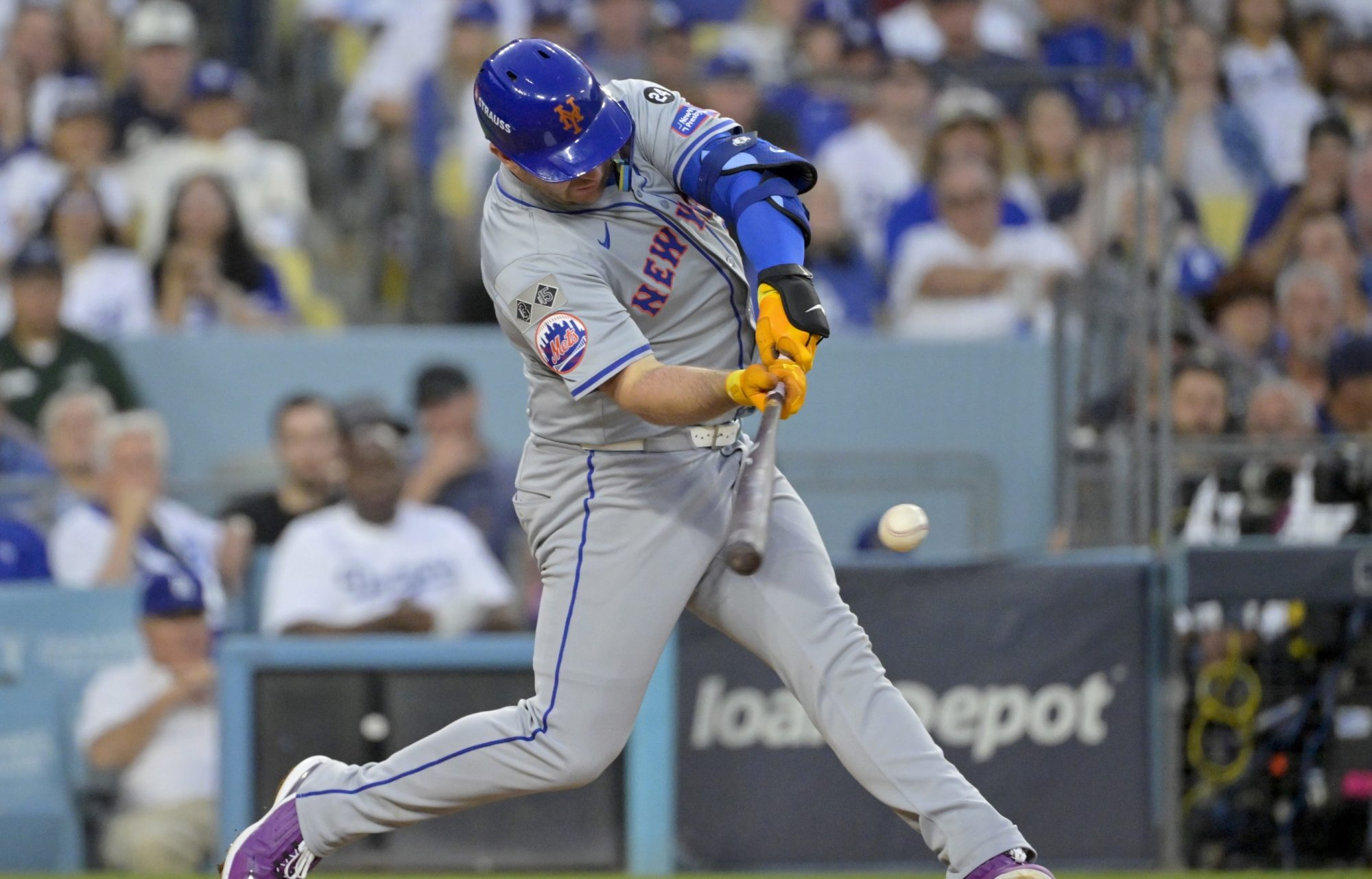 Pete Alonso Returns to Mets on $30 Million Pillow Contract