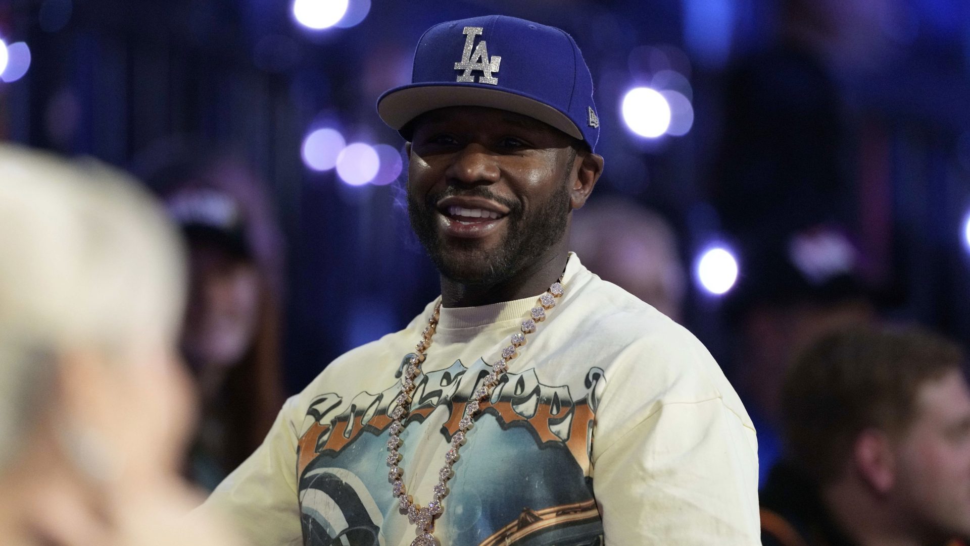 Floyd Mayweather Jr. Hits Business Insider With $100M Suit