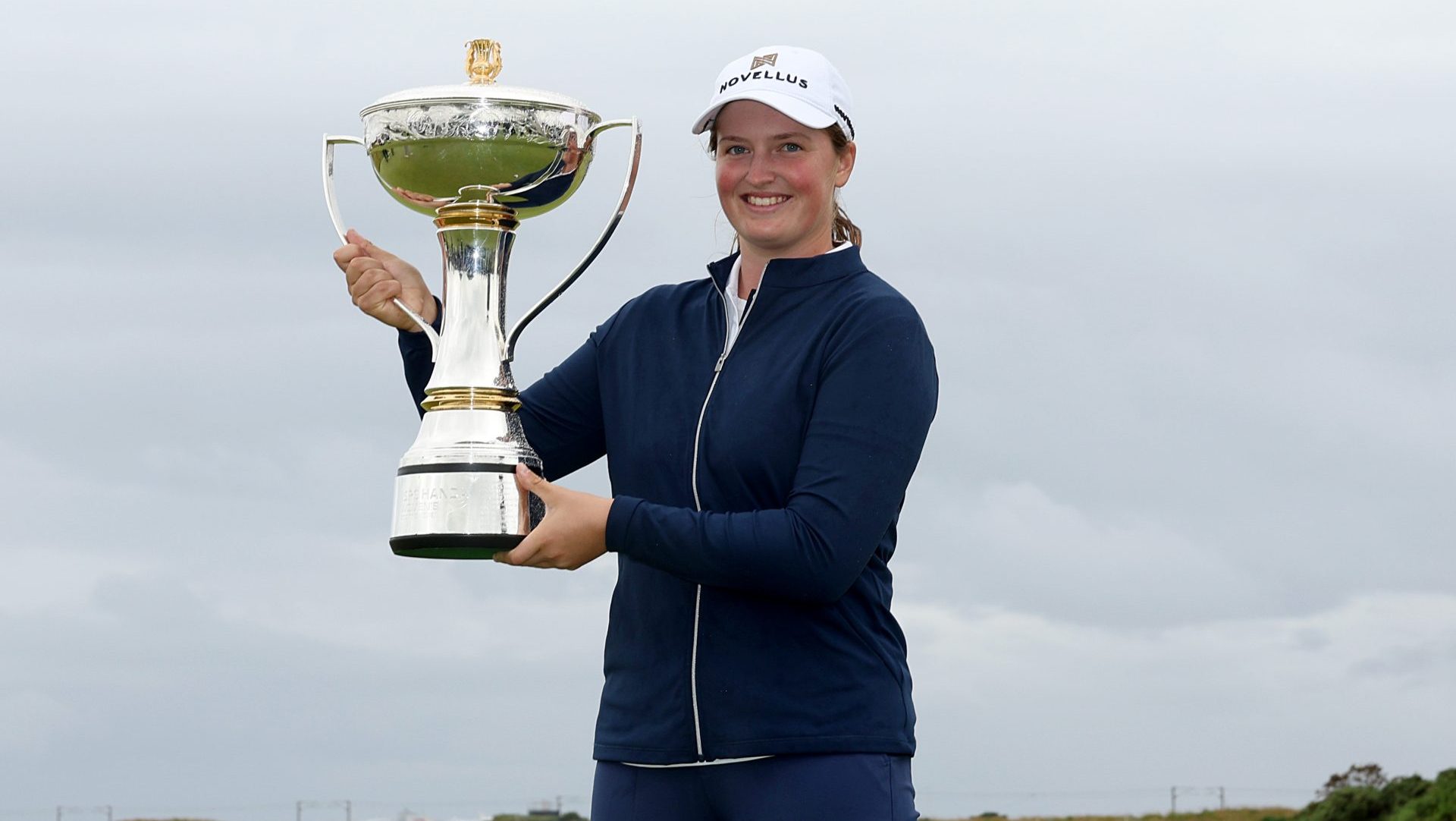 Lottie Woad Wins Pro Debut After Forfeiting Big Money As Amateur