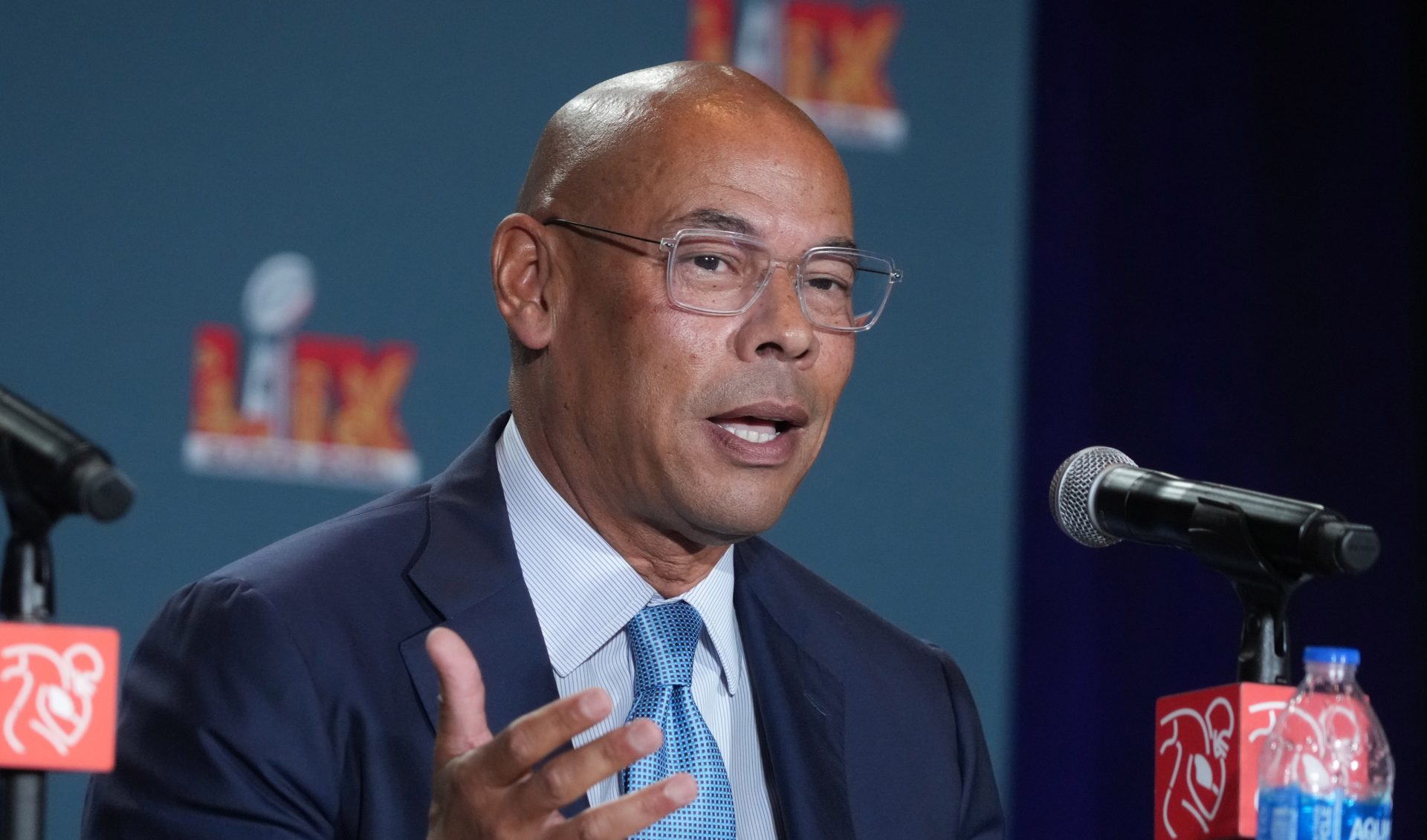 Scandal-Ridden NFLPA Chief Lloyd Howell Quits