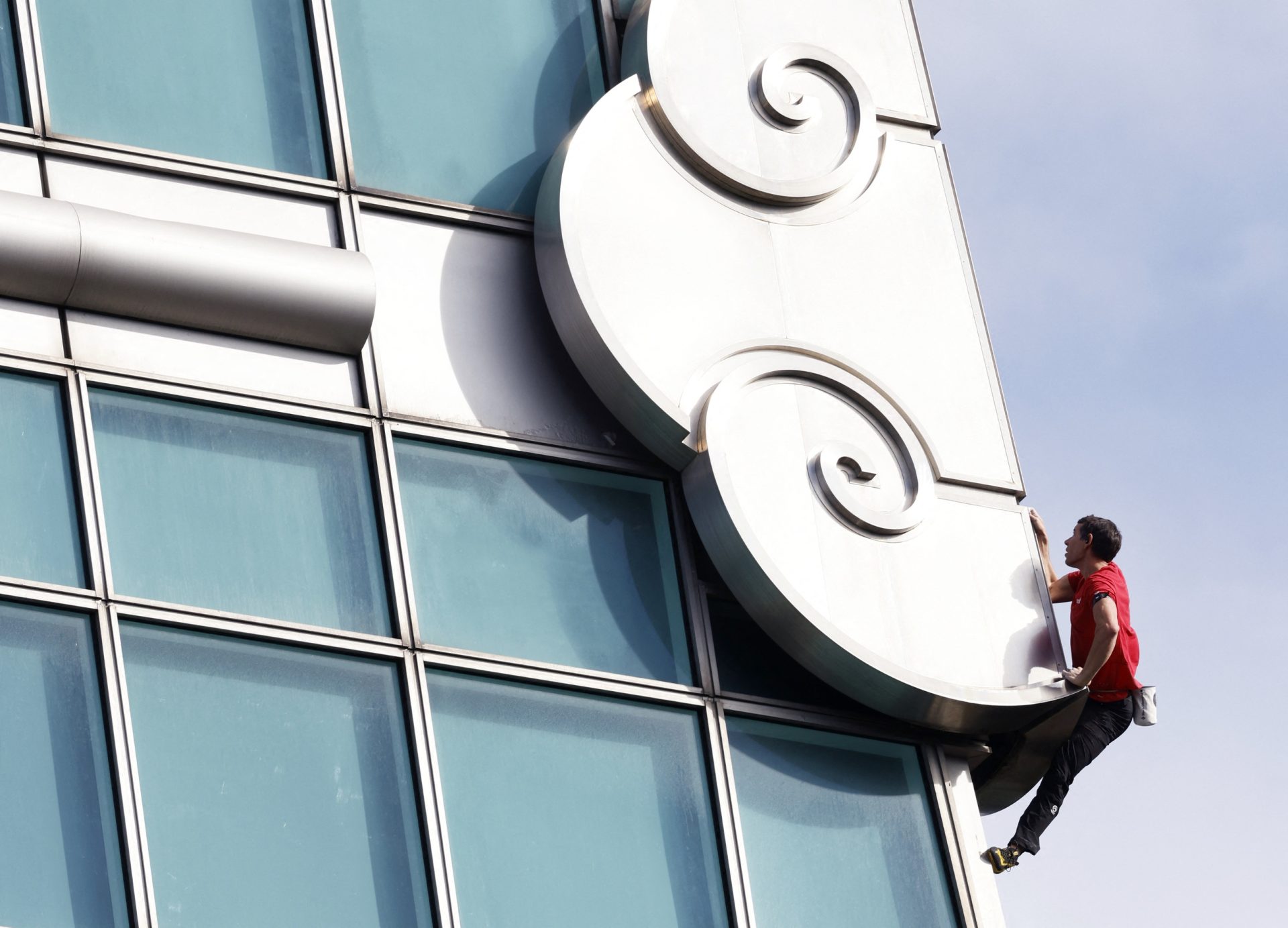 Netflix Continues Live TV Push As Skyscraper Climb Draws 6.2M